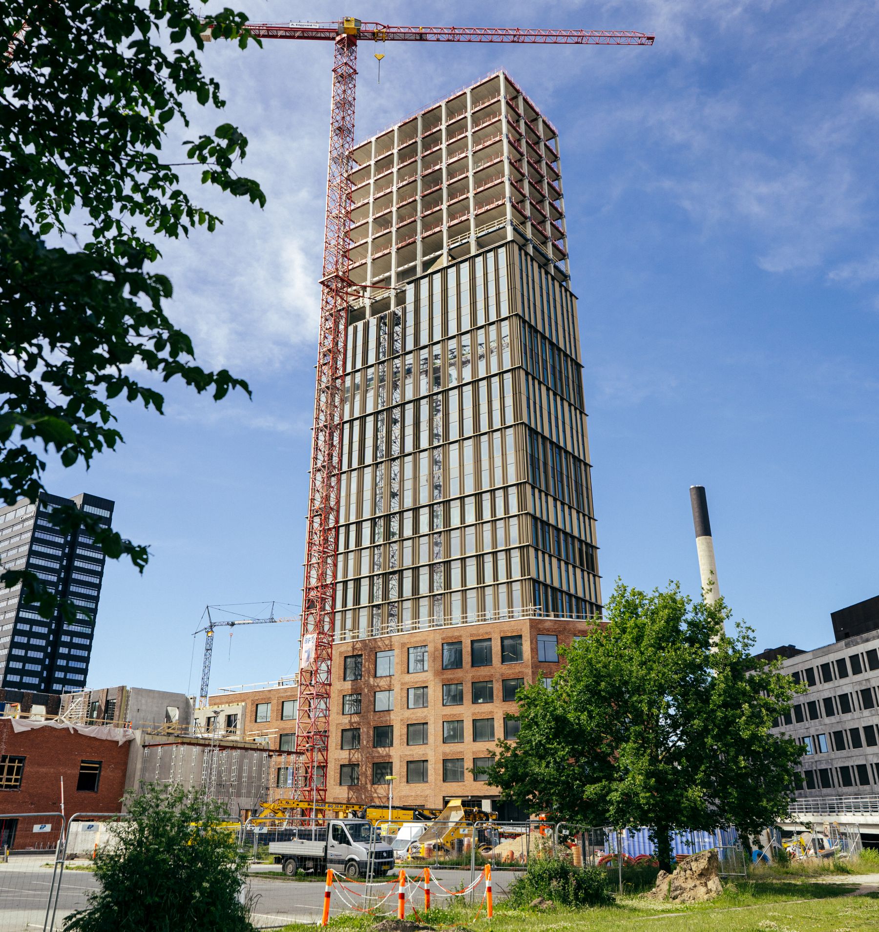 Sydhavnskvarteret: 26-etagers business tower når toppen - Dagens Byggeri