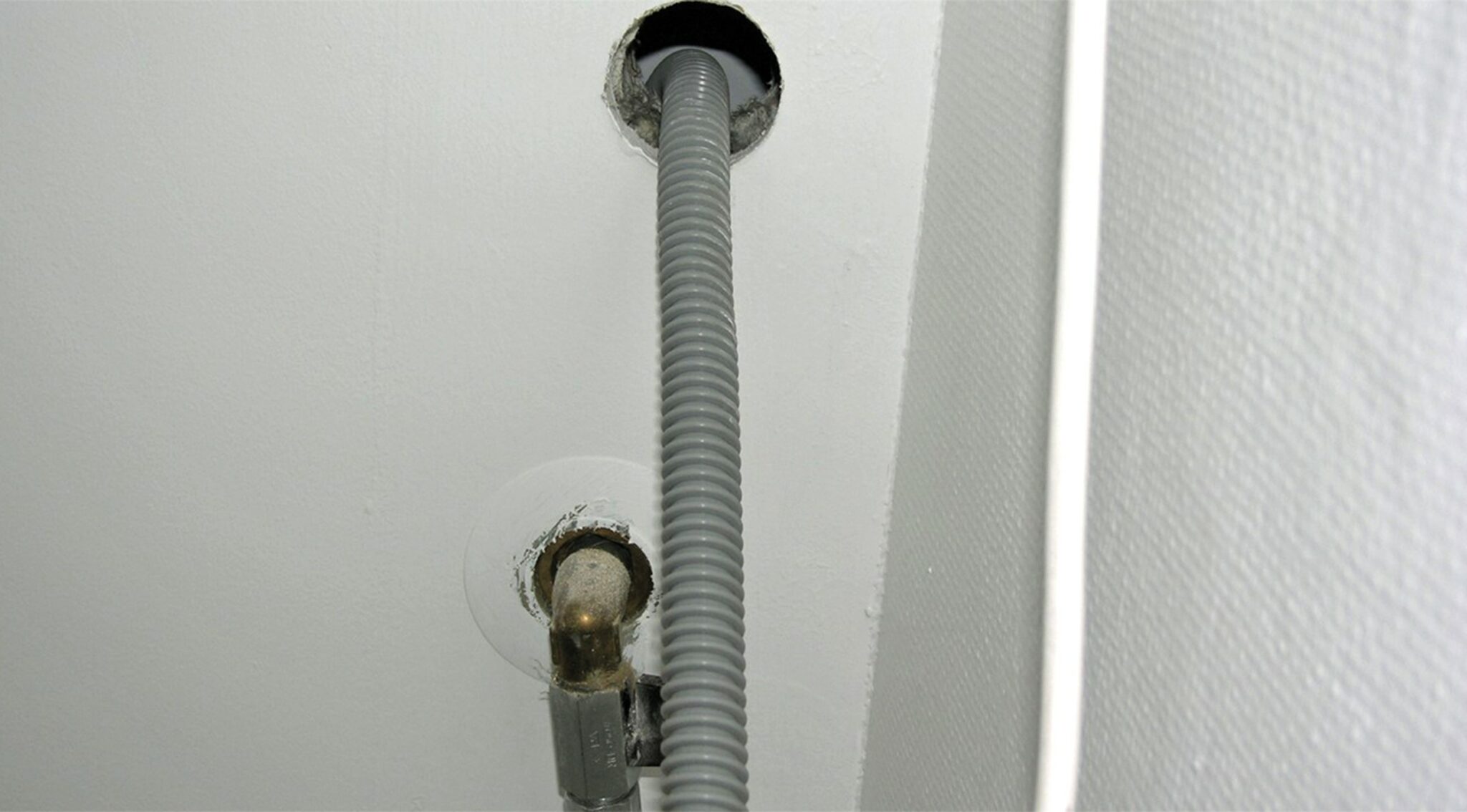 Byg-Erfa: Pas på vægkonstruktionen ved gennemføring af rør i ...